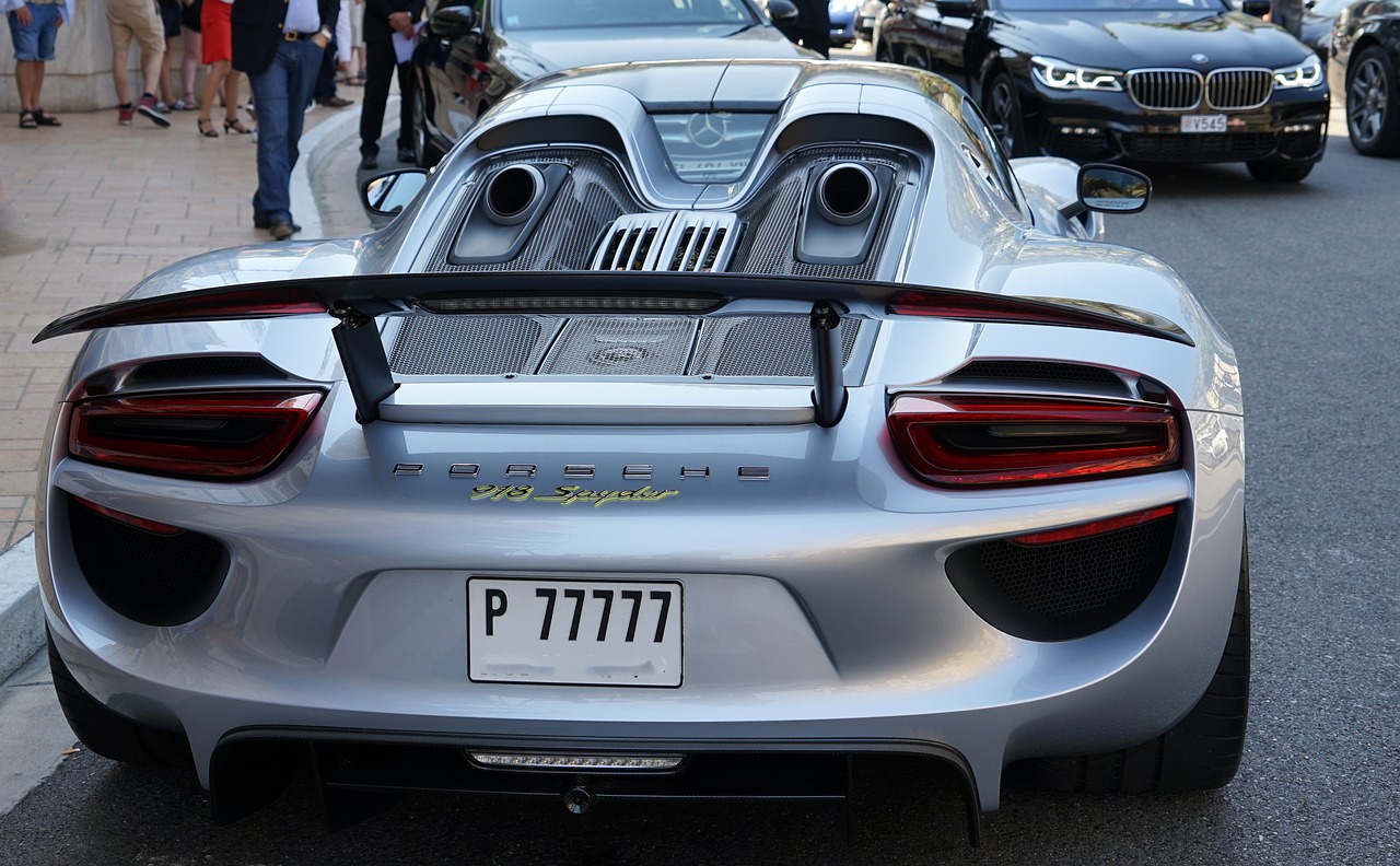 Storia delle hypercar Porsche, tra evoluzione e potenza